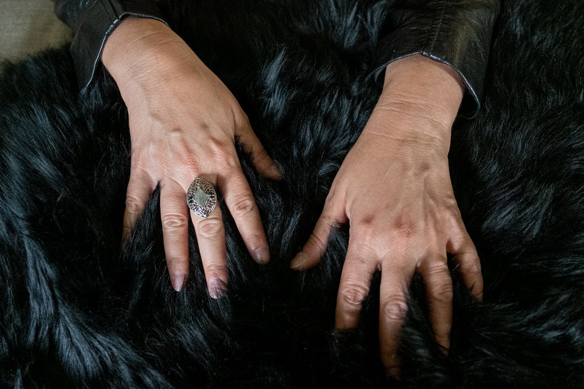 Sheepskin Rug – Moccasins Canada